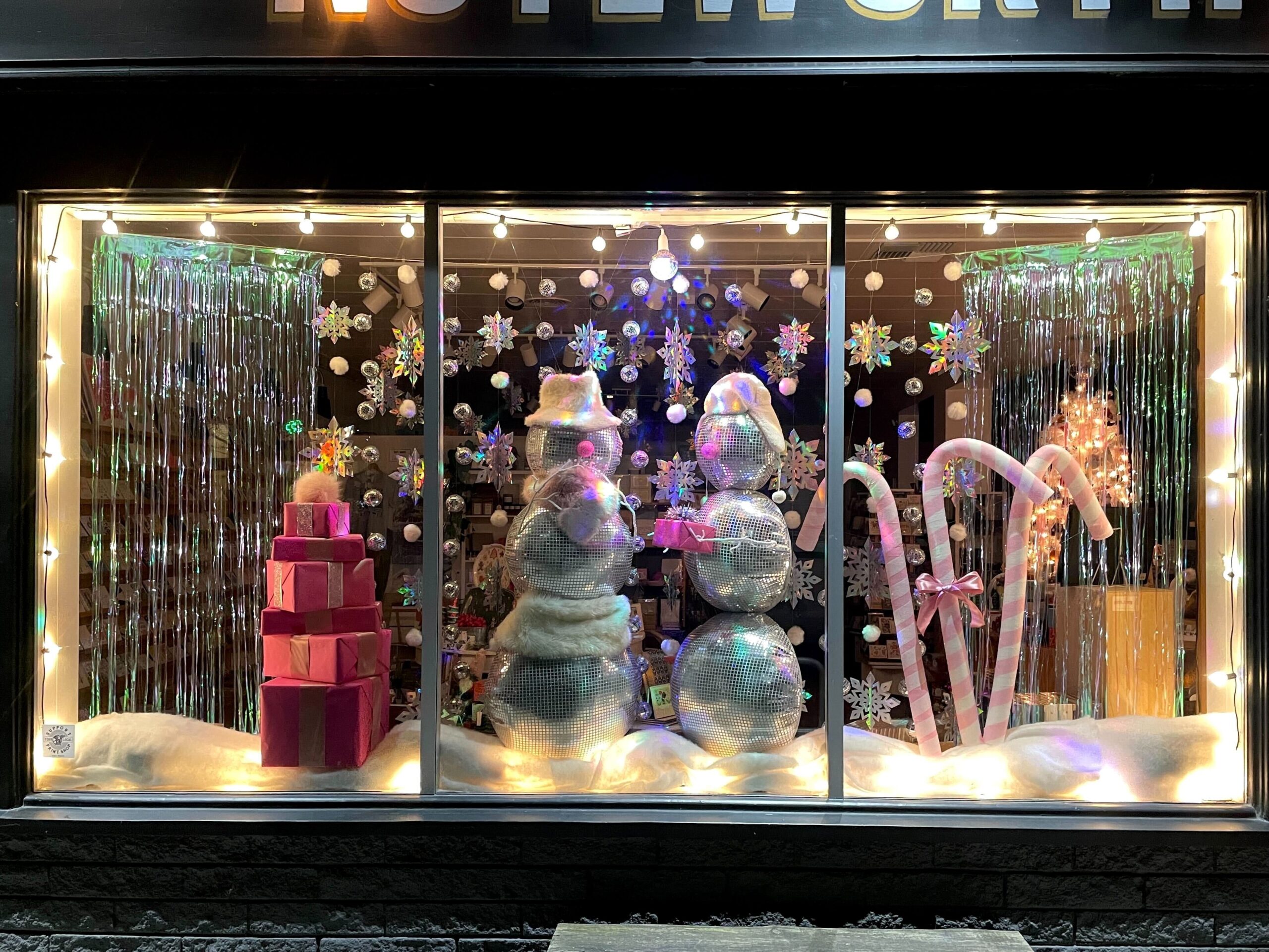 Downtown Holiday Window Decorating Contest - Downtown Missoula Partnership